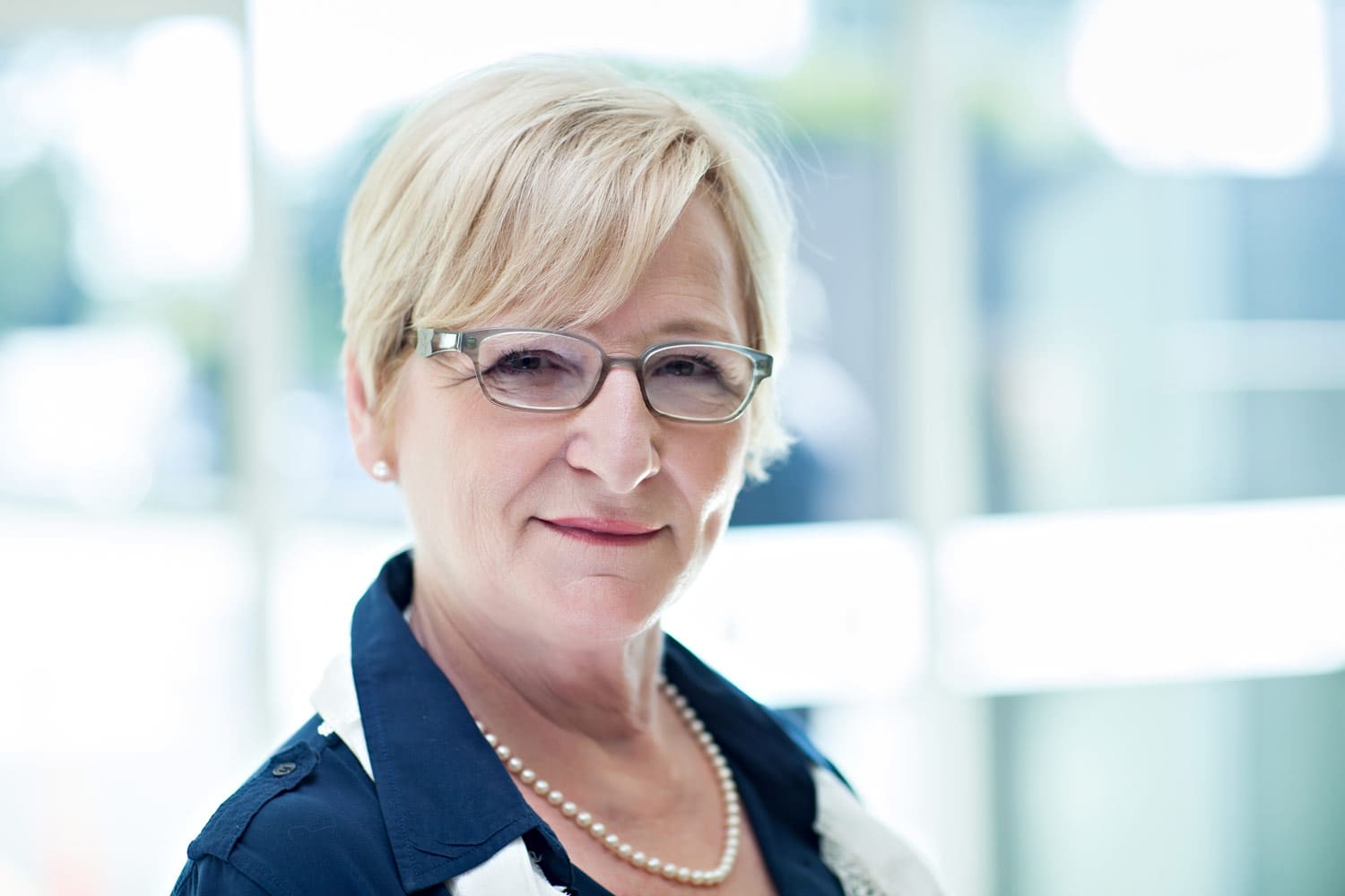 Speedlight Portraits with shallow depth of field | All Is Light